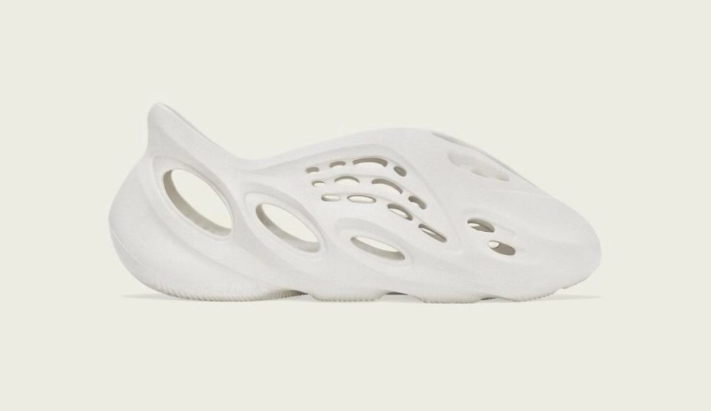 【adidas】YEEZY FOAM RUNNER “SAND” & “MX MOON GRAY”が国内3月26日に発売予定 | UP TO DATE