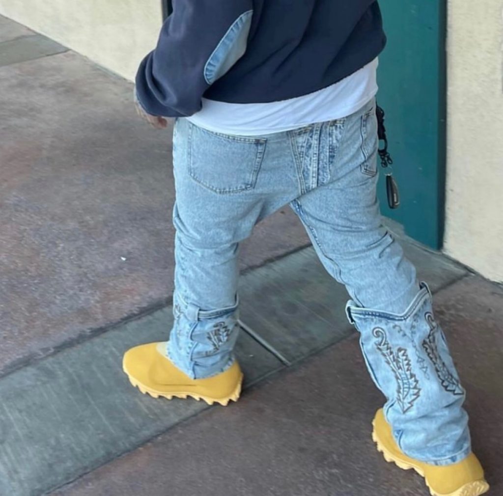 adidas Yeezy Knit Runner Boot “Sulfur”が11月13日に発売予定 | UP TO DATE