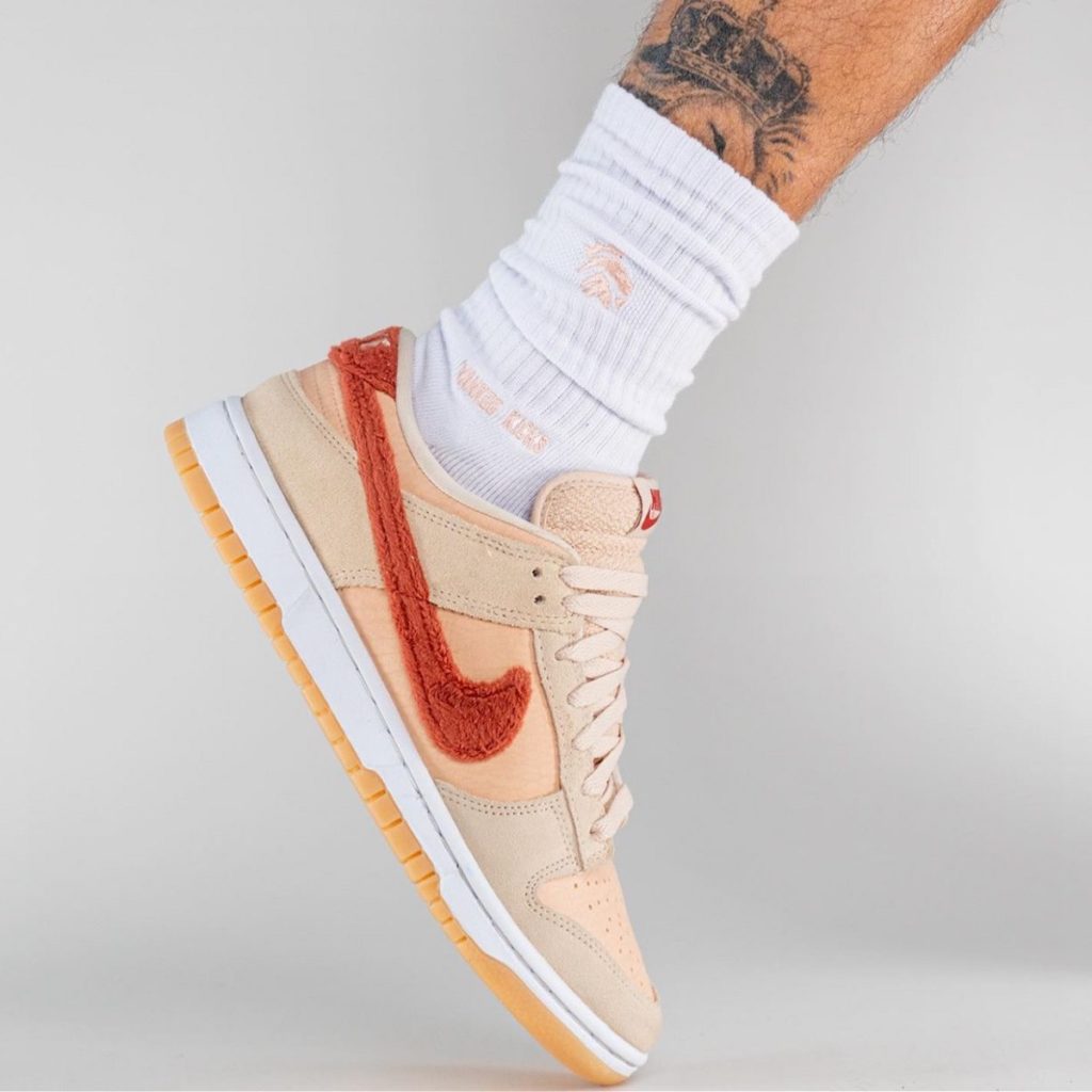 Nike Wmns Dunk Low “Plush Swoosh”が発売予定 [DZ4706-200] | UP TO DATE