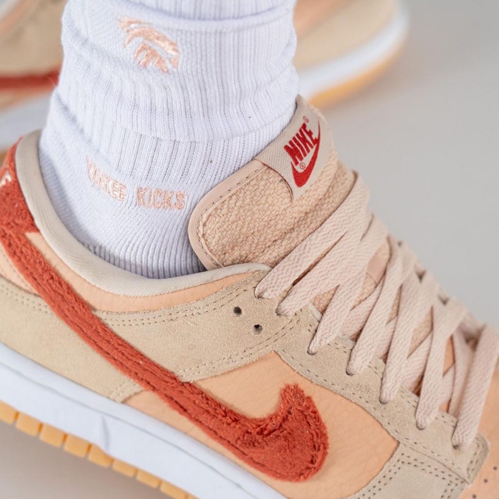 Nike Wmns Dunk Low “Plush Swoosh”が発売予定 [DZ4706-200] | UP TO DATE