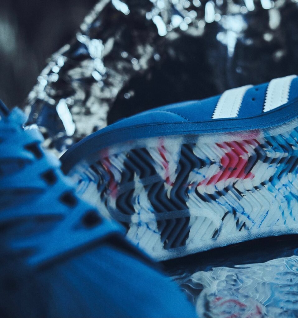 adidas × atmos × King Gnu 常田大希 『SST DAIKI TSUNETA』が国内11月26日／12月14日に発売 [H06346] | UP TO DATE