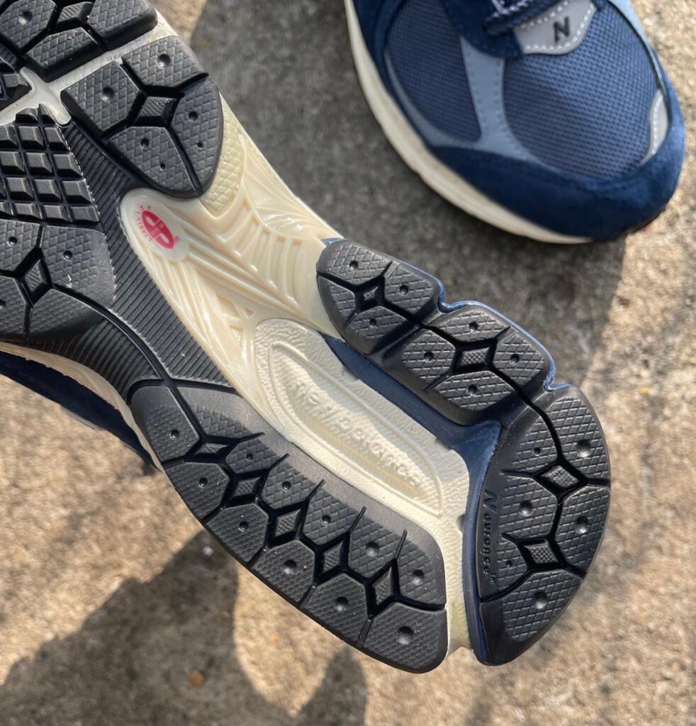 New BalanceからGORE-TEX採用の新色『2002R “Indigo Navy”』が国内6月16日に発売予定 [M2002RXF ...