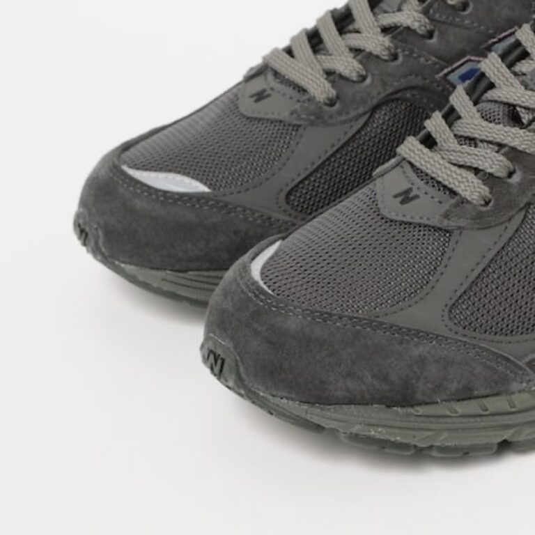 New Balance × BEAMS からGORE-TEXを採用した『2002R “CHARCOAL”』が国内2月4日より順次発売予定 ...