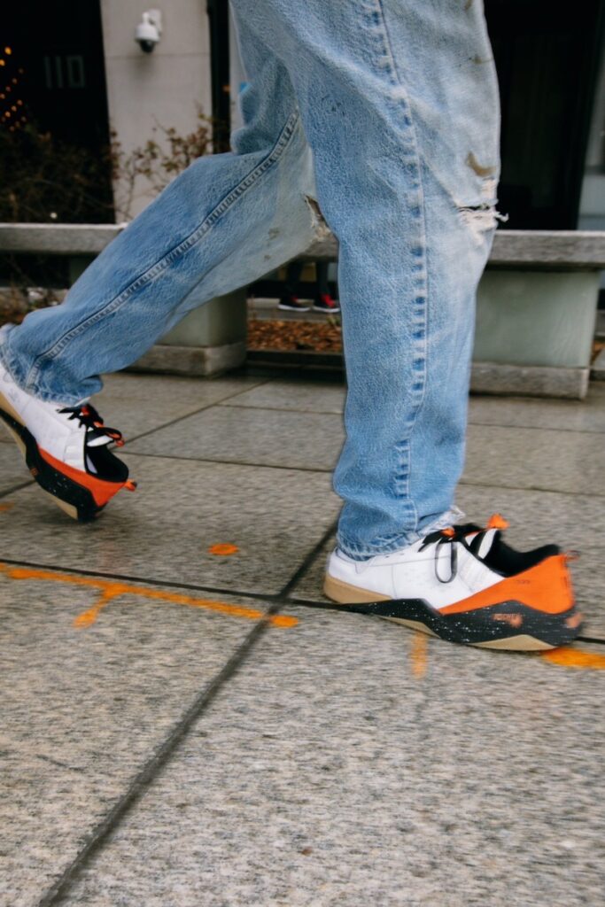 前後から履けるクレイジーな新作 MSCHF 『BWD』が4月11日に発売予定 | UP TO DATE