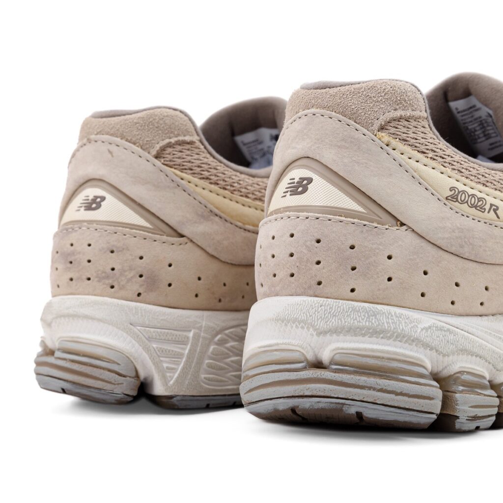 染め加工のヌバックを採用した New Balance 『2002R “Mushroom”』が国内4月7日に発売予定 [M2002RID ...