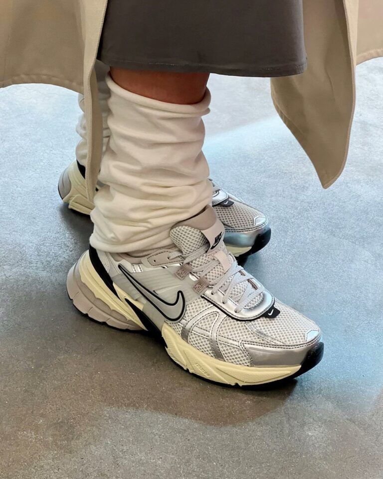 Nike Wmns V2K Run “Summit White/Metallic Silver”が8月25日に発売予定[FD0736-100 ...