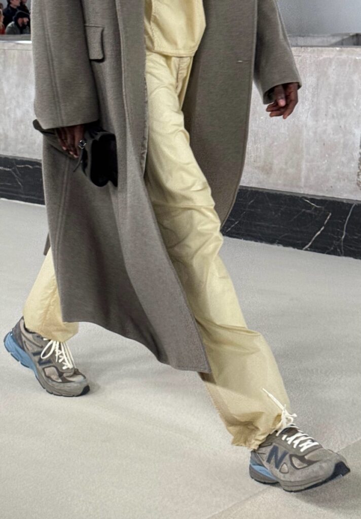 AURALEE × New Balance『990v4 “In Between”』が国内12月13日に発売[U990AR4 / U990AL4 ...