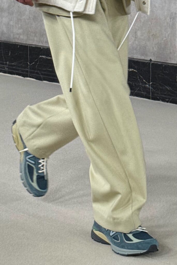 AURALEE × New Balance『990v4 “In Between”』が国内12月13日に発売[U990AR4 / U990AL4 ...