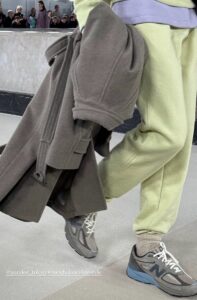 AURALEE × New Balance『990v4 “In Between”』が国内12月13日に発売[U990AR4 / U990AL4 ...