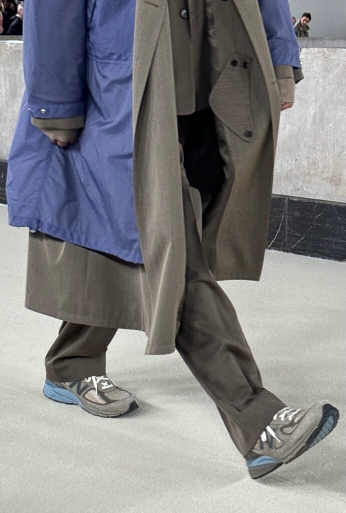 AURALEE × New Balance『990v4 “In Between”』が国内12月13日に発売[U990AR4 / U990AL4 ...