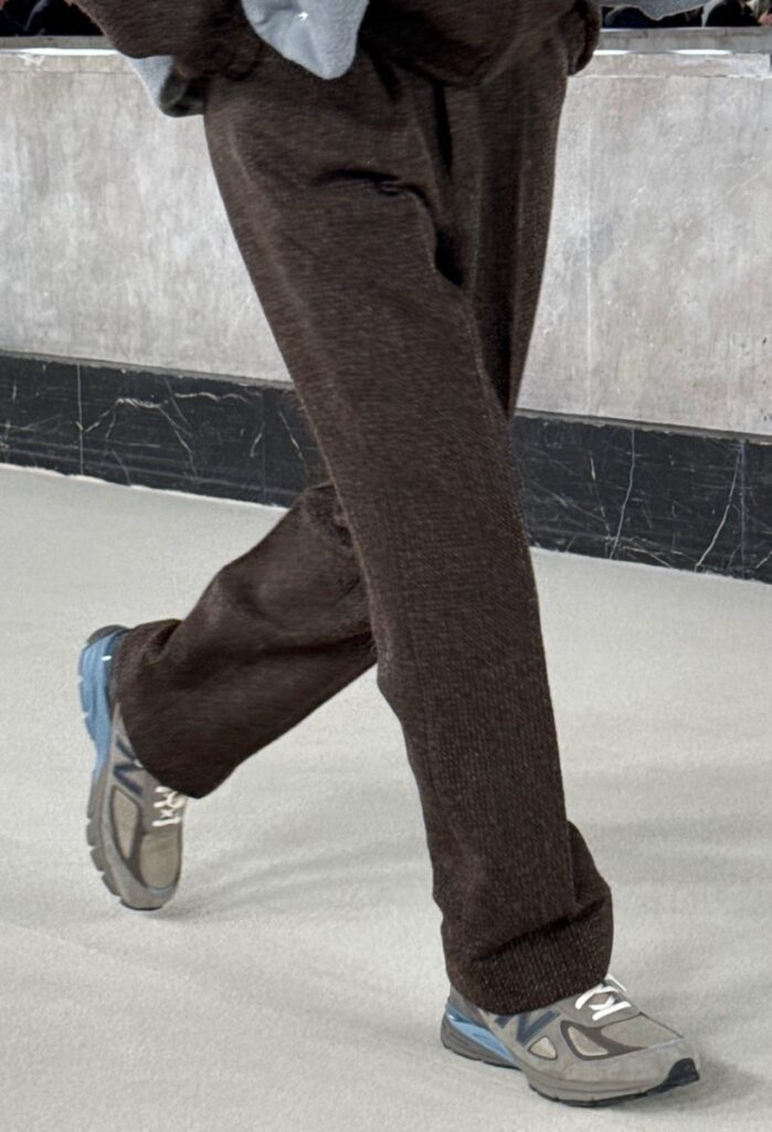 AURALEE × New Balance『990v4 “In Between”』が国内12月13日に発売[U990AR4 / U990AL4 ...