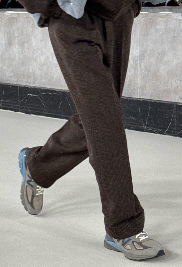 AURALEE × New Balance『990v4 “In Between”』が国内12月13日に発売[U990AR4 / U990AL4 ...