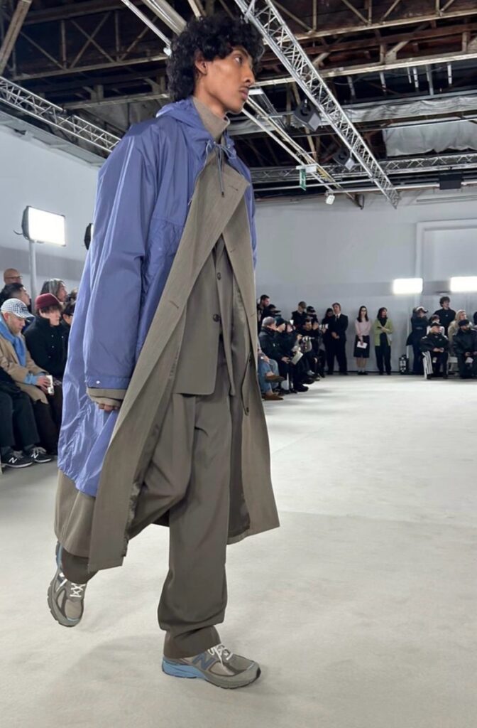 AURALEE × New Balance『990v4 “In Between”』が国内12月13日に発売[U990AR4 / U990AL4 ...