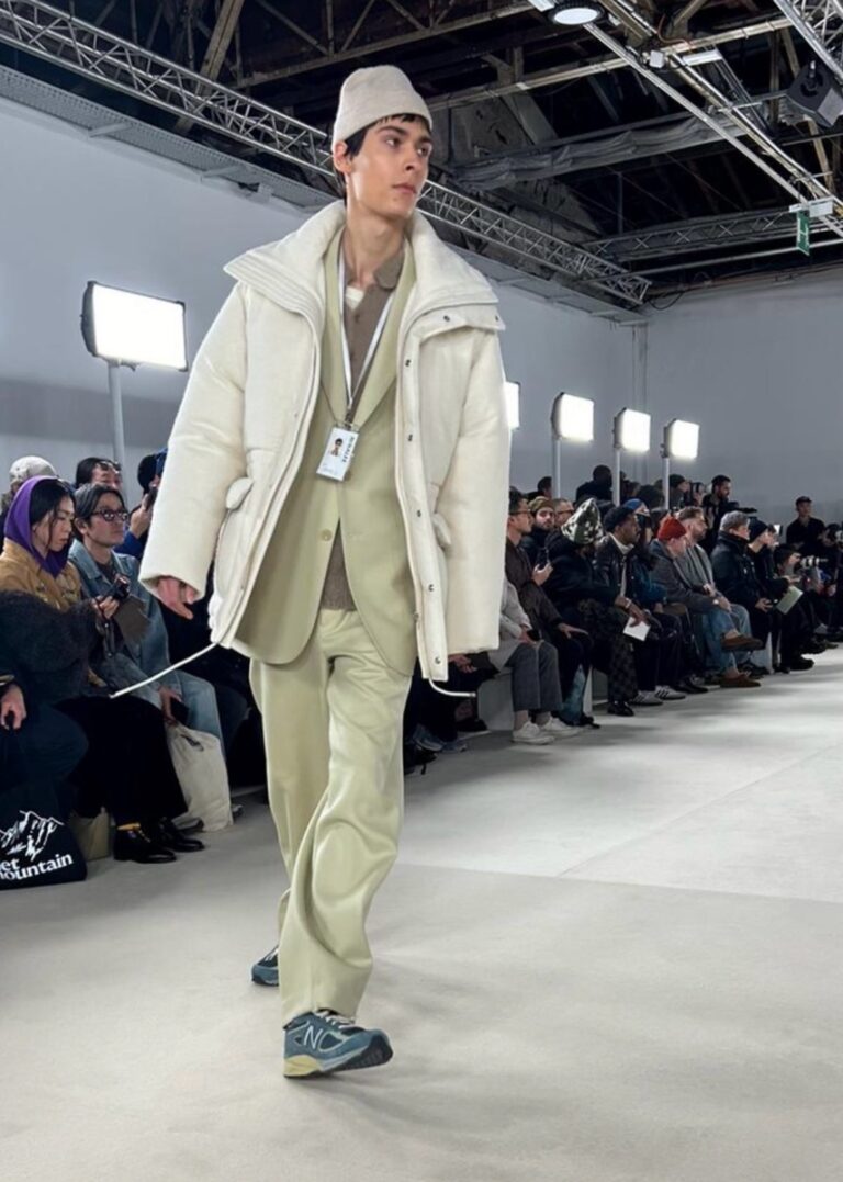 AURALEE × New Balance『990v4 “In Between”』が国内12月13日に発売[U990AR4 / U990AL4 ...