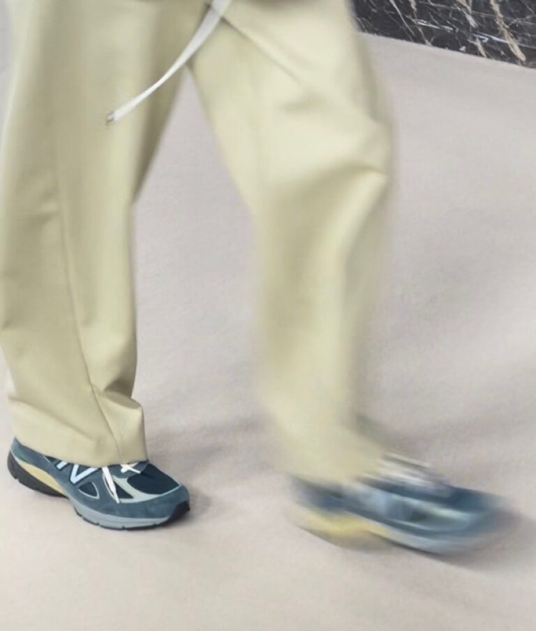 AURALEE × New Balance『990v4 “In Between”』が12月13日に発売予定 [U990AR4 ...