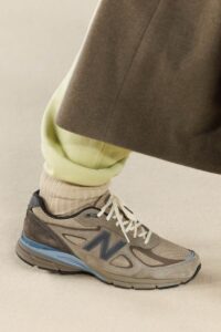 AURALEE × New Balance『990v4 “In Between”』が国内12月13日に発売[U990AR4 / U990AL4 ...