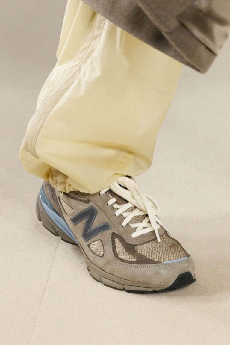 AURALEE × New Balance『990v4 “In Between”』が国内12月13日に発売[U990AR4 / U990AL4 ...