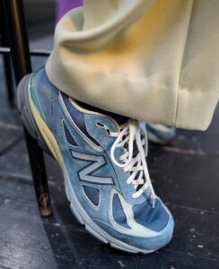 AURALEE × New Balance『990v4 “In Between”』が国内12月13日に発売[U990AR4 / U990AL4 ...