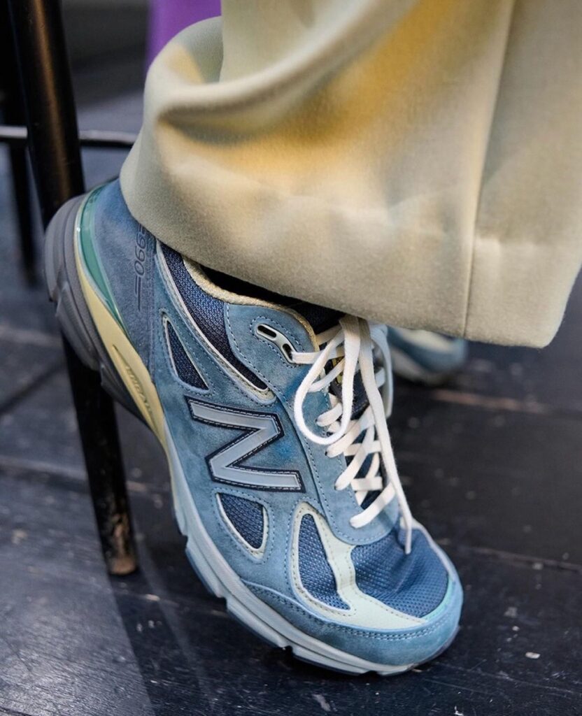 AURALEE × New Balance『990v4 “In Between”』が国内12月13日に発売[U990AR4 / U990AL4 ...