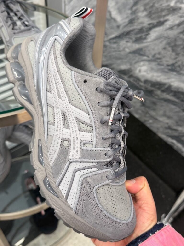 THOM BROWNE x ASICS『Gel-Kayano 14 “White”』が国内3月23日より発売[1203B110.020 ...